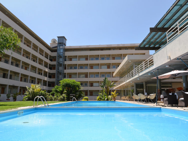 CV Lodge & Spa – LNL – Where to Dine, Drink & Stay in Angola