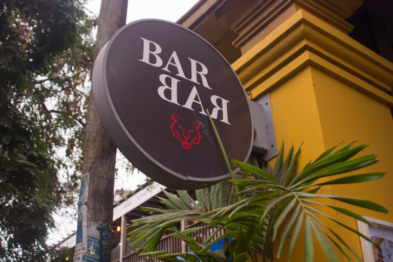 Bar Bar: O ponto de encontro de Luanda – LNL – Where to Dine, Drink ...