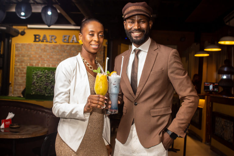 Bar Bar: O ponto de encontro de Luanda – LNL – Where to Dine, Drink ...